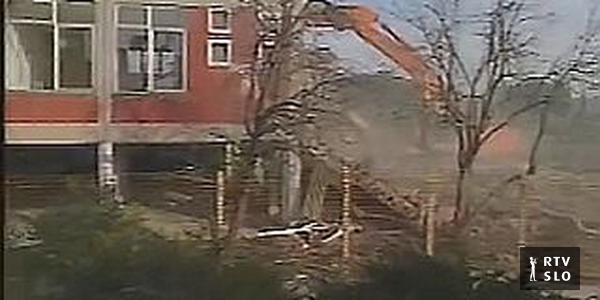 Koper: Rušenje šole se je začelo - RTV SLO