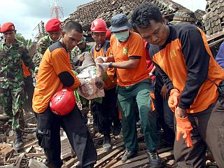 Potres, cunamiji in vulkan so povezani - RTV SLO