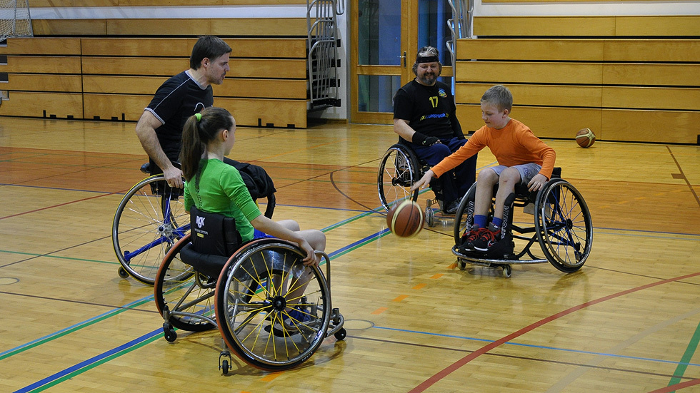 PARABASKET: Kako je igrati košarko na vozičku?