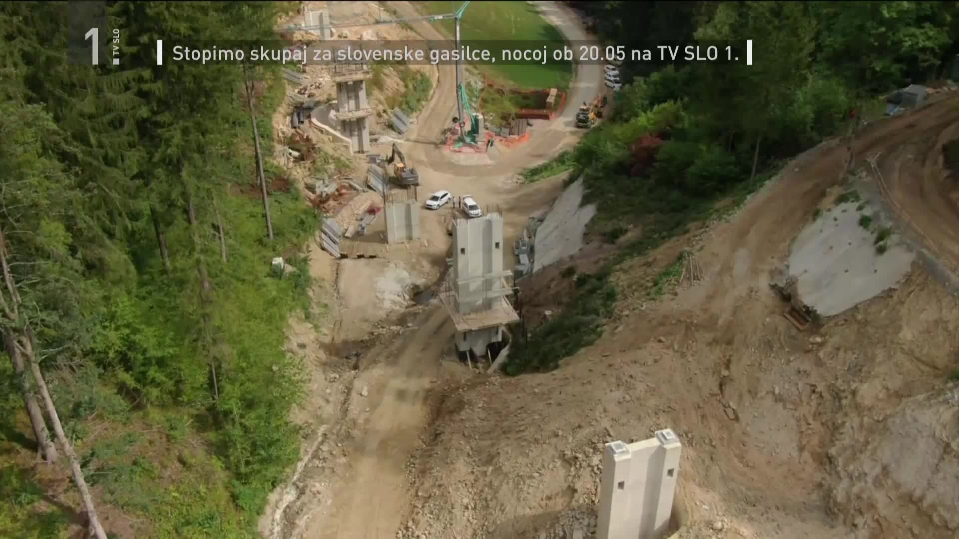 SLOVENIJA | Tretja razvojna os / Third development axis | Page 35 ...