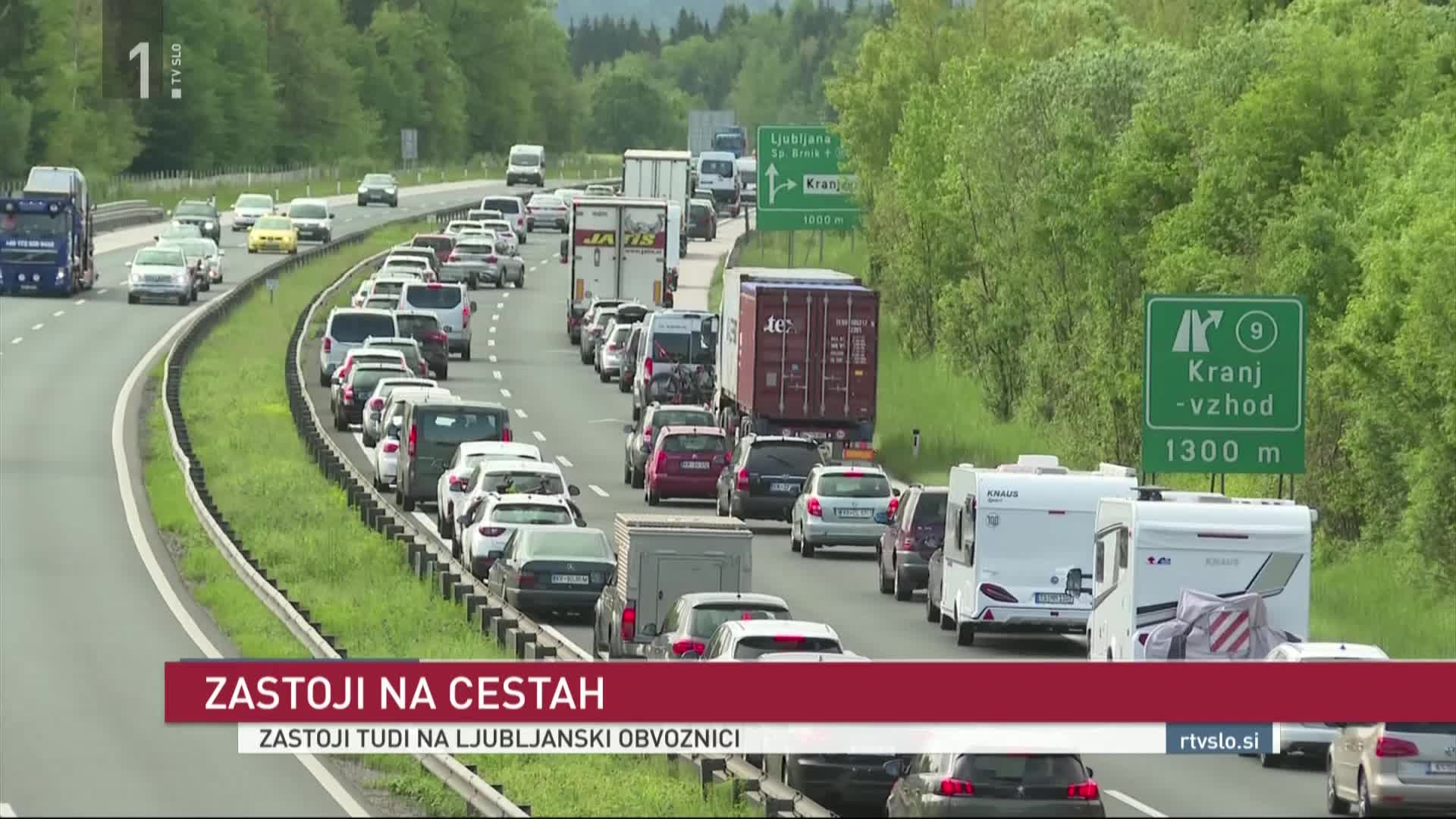 Ob številnih turistih zastoji na slovenskih cestah