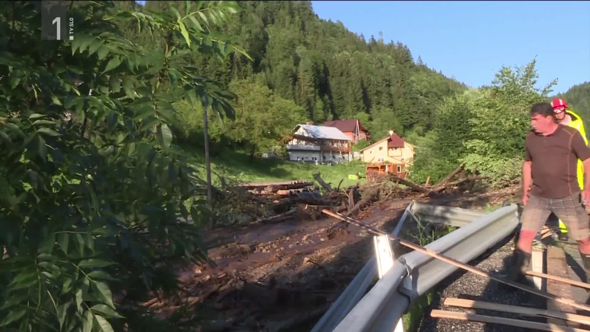 Razmere po neurjih se umirjajo