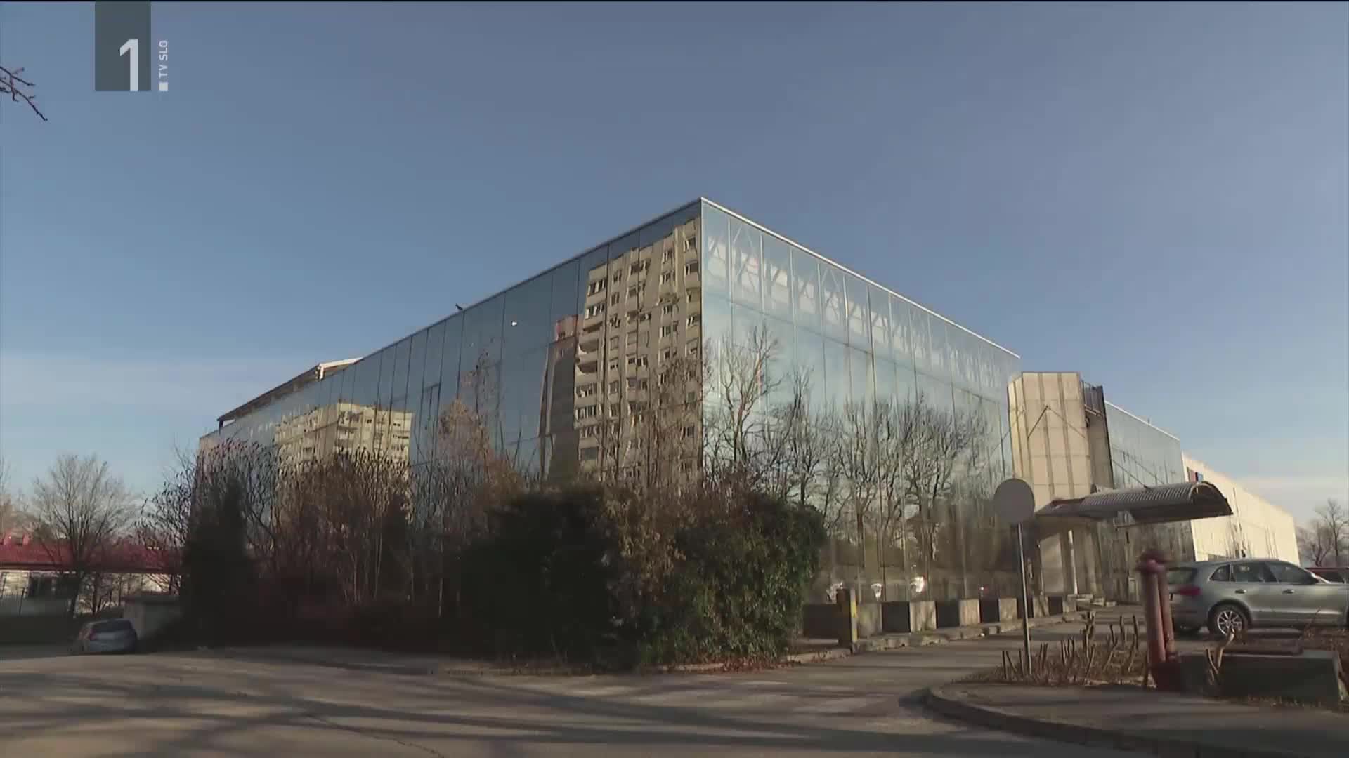 Kdo naj bi po besedah ministrice stal za spornim nakupom sodne stavbe?