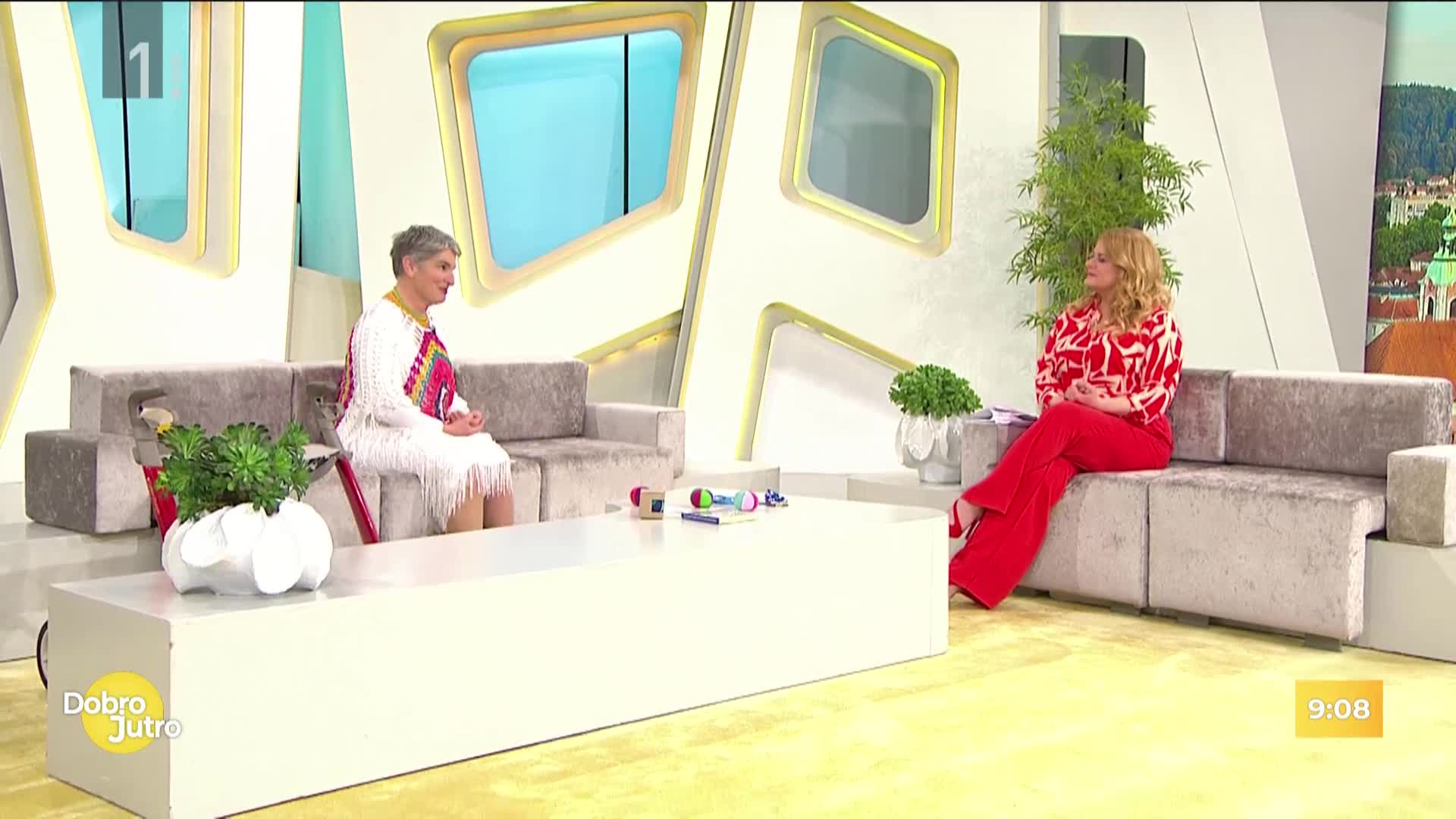 Osebno: Mojca Debeljak