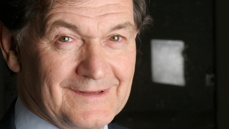 Roger Penrose on fashion, faith and fantasy in physics (v izvirniku)