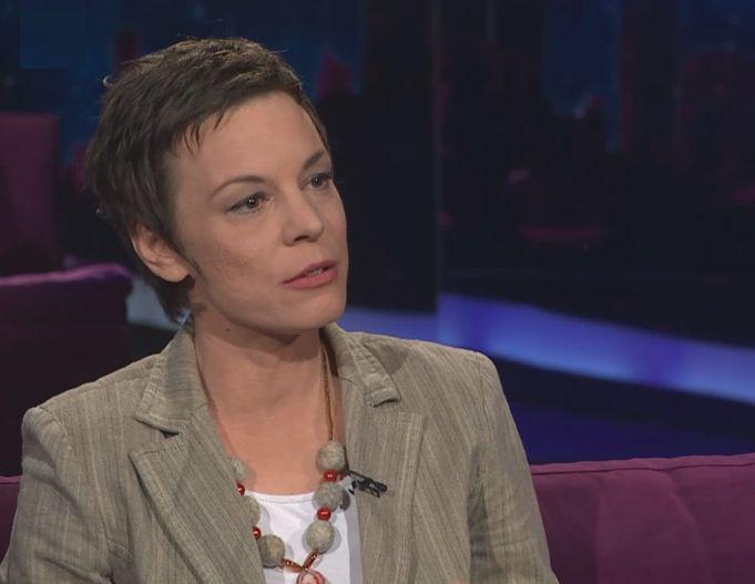 Film Maje Prettner o duhovnici, ki naposled izstopi iz poklica, potuje ...