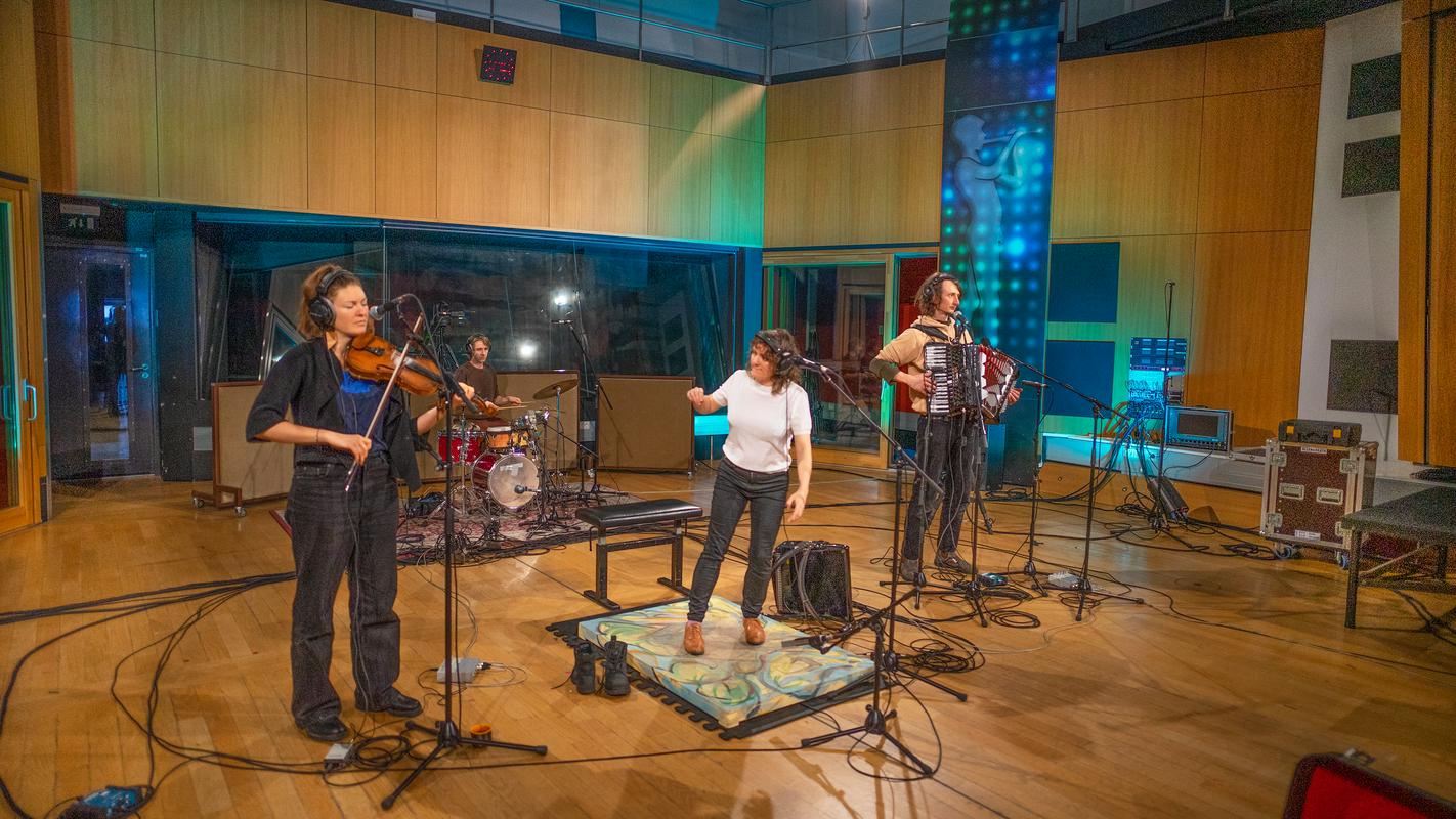 Astrid – v Prvi vrsti - RTV SLO