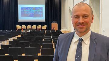 Razrešeni Gregor Veselko od Luke Koper zahteva odškodnino - RTV SLO