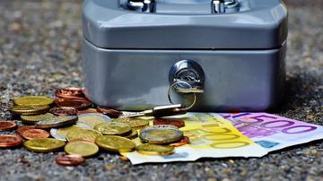 Nekdanja direktorica NPU-ja Hajdinjaka obvestila o preiskavi zoper ...