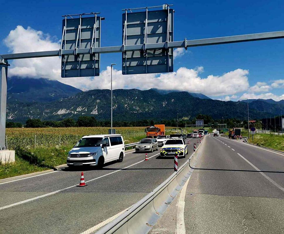 Gorenjski policisti za konec tedna napovedujejo gnečo na cestah po ...