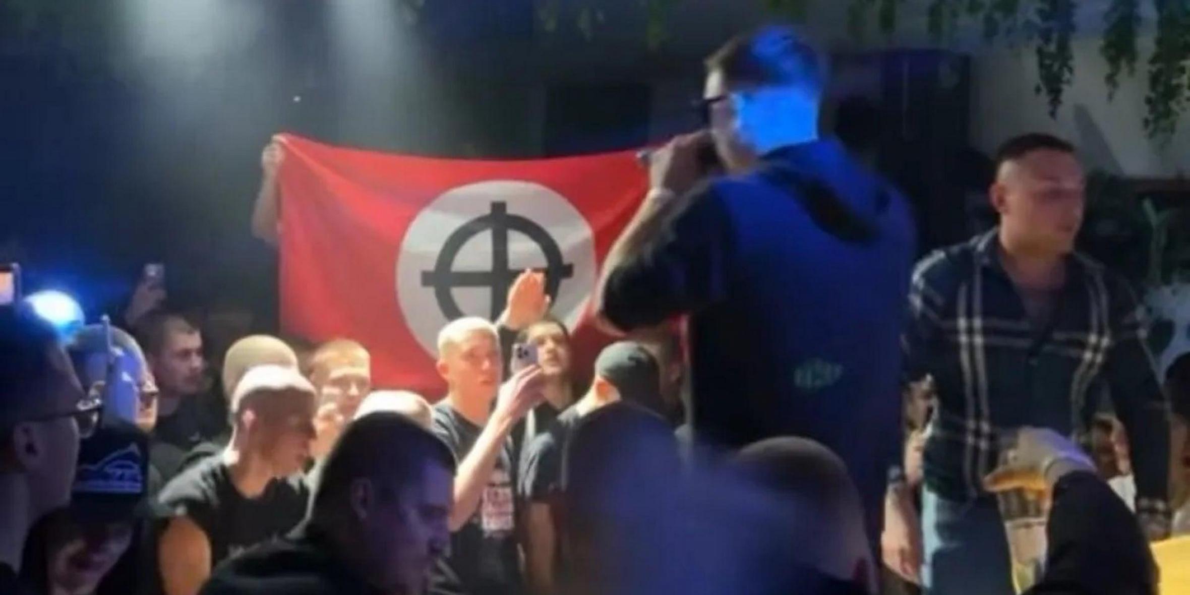 Radio Capodistria • Istria • Croce celtica e saluti nazisti durante un ...