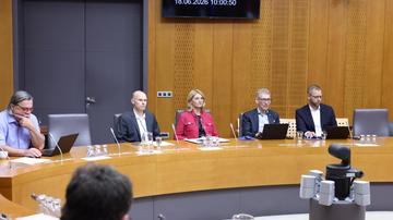 Nekdanja direktorica NPU-ja Hajdinjaka obvestila o preiskavi zoper ...